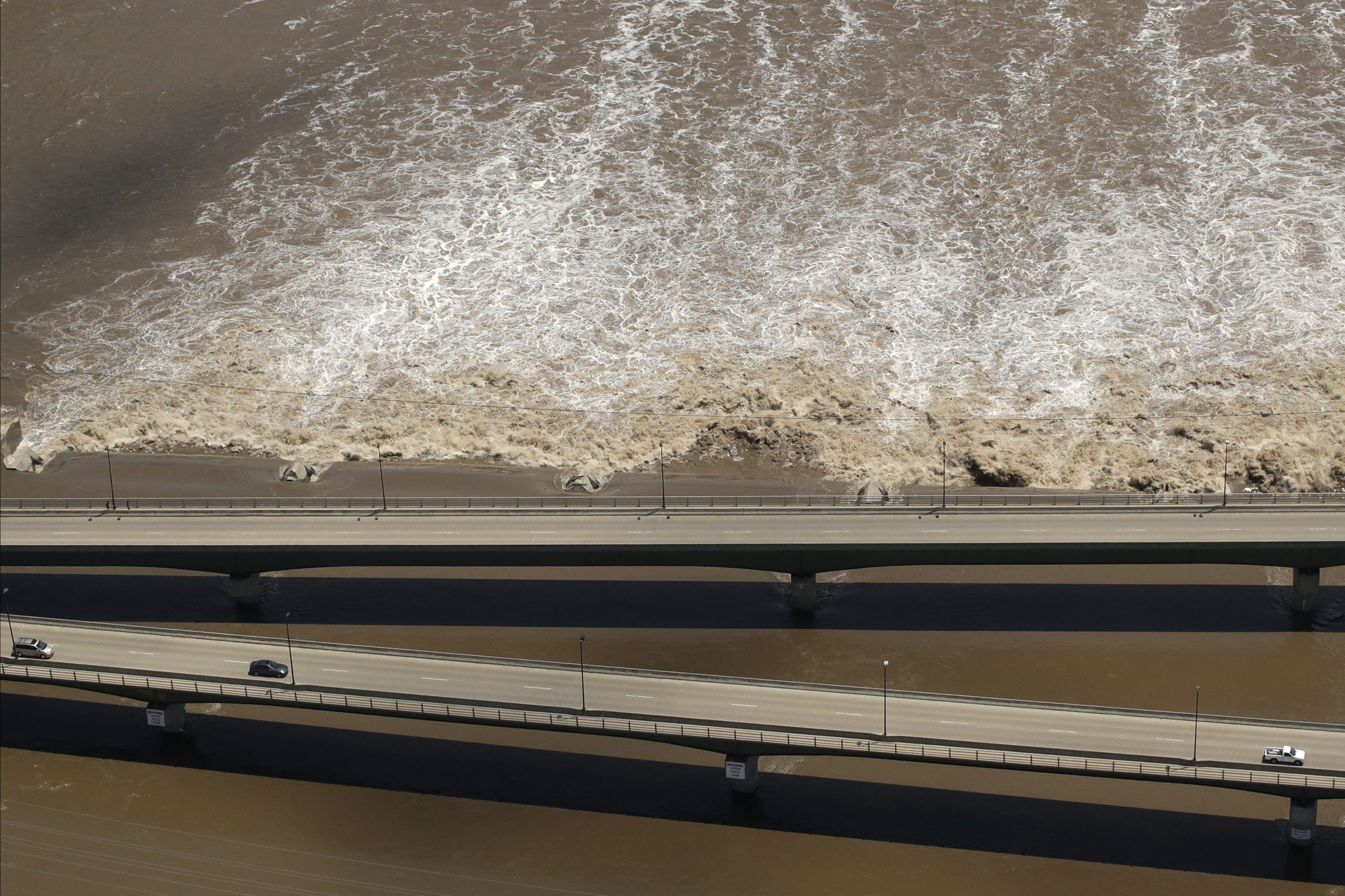 Repairs temporarily close lane of southbound Kansas River bridge | News ...